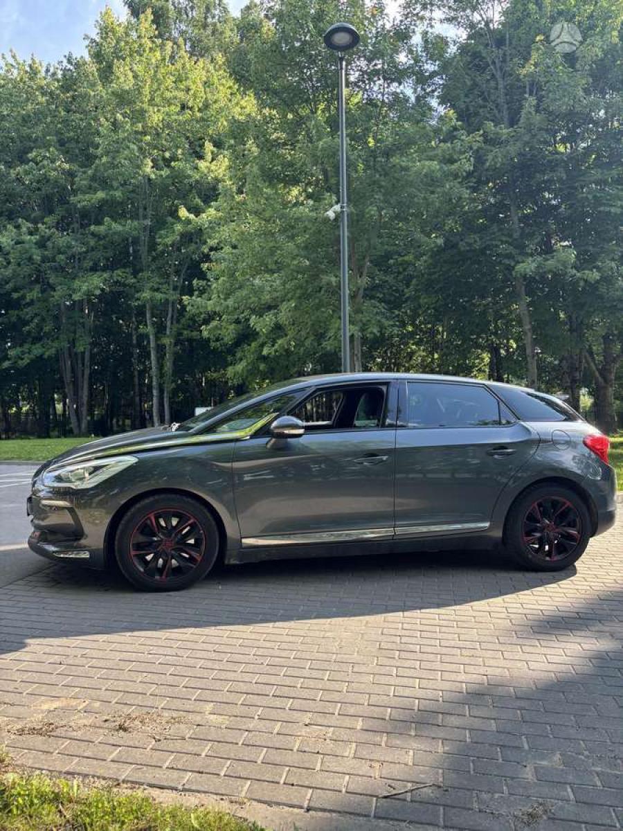 Grey Citroen DS5 2014 in Plunge, with an engine capacity of 2.00 L and mileage of 255 thousand km for 6200 €, photo 5 on AUTOMOTO.COM.LV