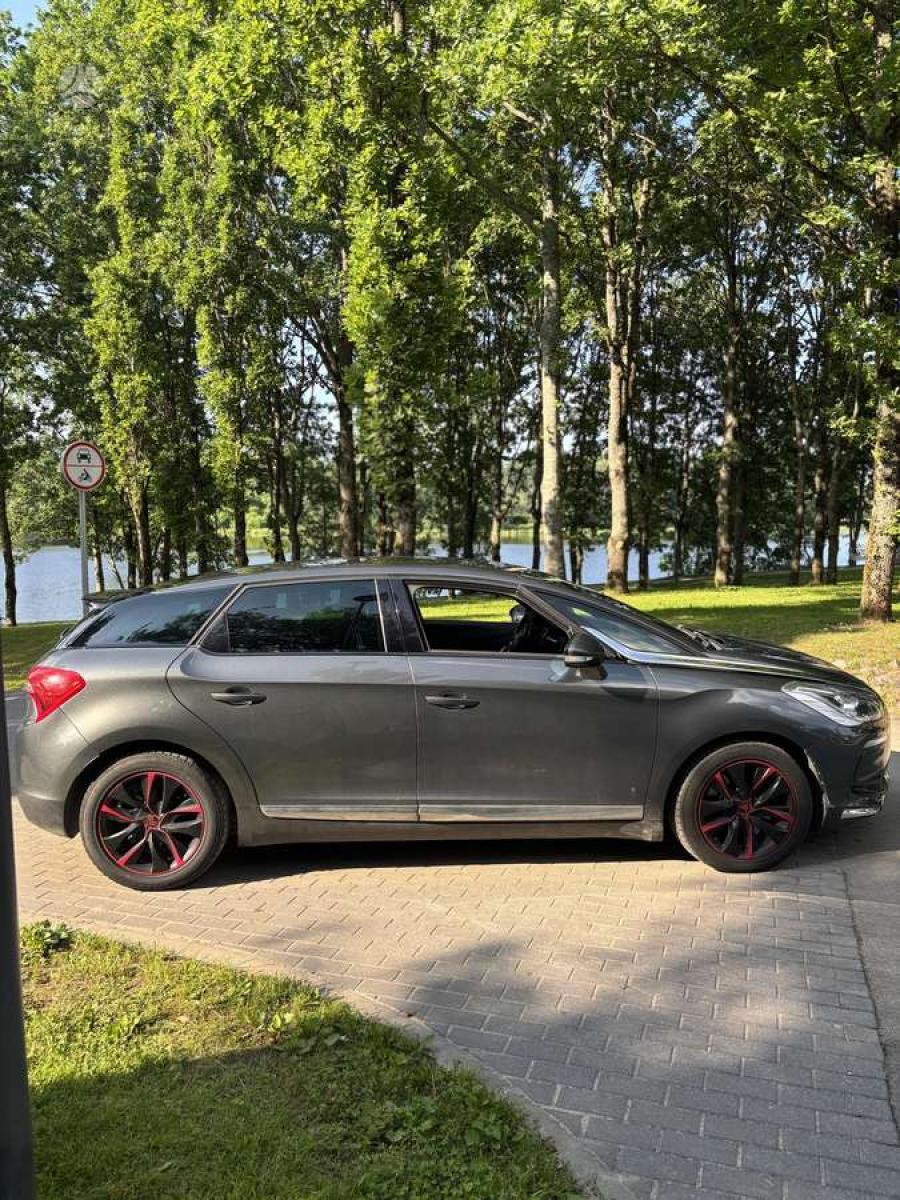 Grey Citroen DS5 2014 in Plunge, with an engine capacity of 2.00 L and mileage of 255 thousand km for 6200 €, photo 9 on AUTOMOTO.COM.LV