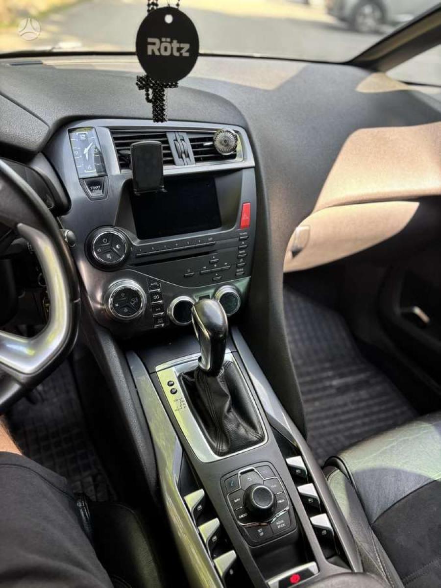 Grey Citroen DS5 2014 in Plunge, with an engine capacity of 2.00 L and mileage of 255 thousand km for 6200 €, photo 13 on AUTOMOTO.COM.LV