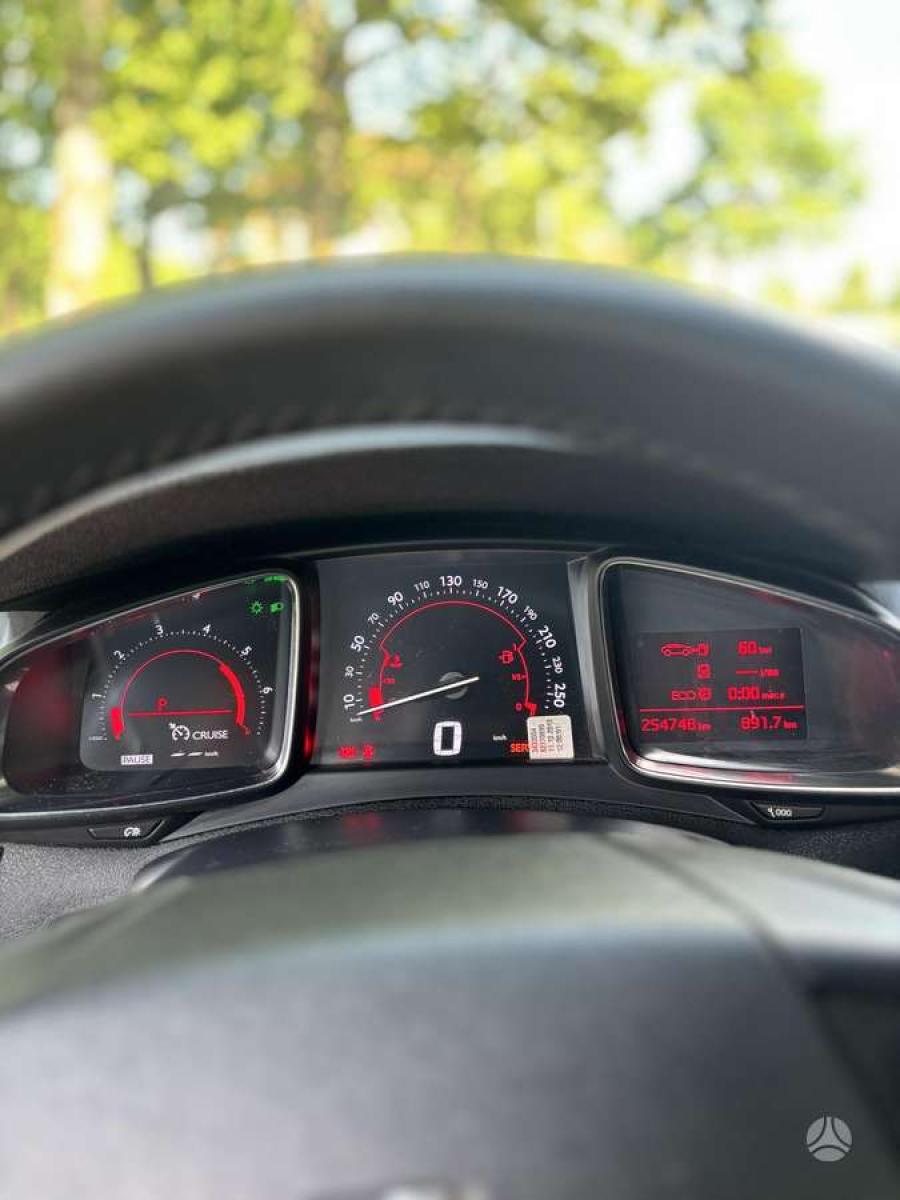 Grey Citroen DS5 2014 in Plunge, with an engine capacity of 2.00 L and mileage of 255 thousand km for 6200 €, photo 15 on AUTOMOTO.COM.LV