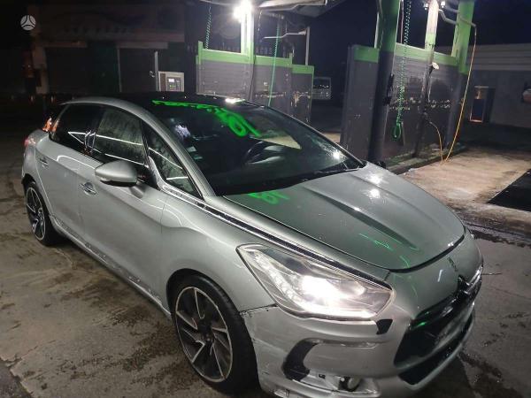 Pelēks Citroen DS5 2014 Tauragė, ar dzinēja tilpumu 2.00 L un nobraukumu 254 tūkst. km par 3500 €, foto 2 vietnē AUTOMOTO.COM.LV
