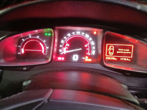 Pelēks Citroen DS5 2014 Tauragė, ar dzinēja tilpumu 2.00 L un nobraukumu 254 tūkst. km par 3500 €, foto 6 vietnē AUTOMOTO.COM.LV