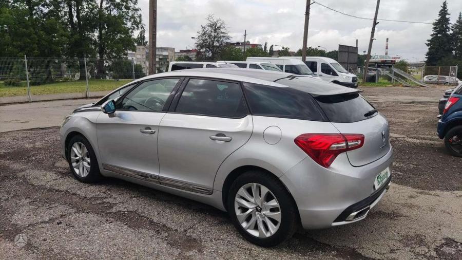 Grey Citroen DS5 2014 in Klaipeda, with an engine capacity of 1.56 L and mileage of 260 thousand km for 5590 €, photo 5 on AUTOMOTO.COM.LV