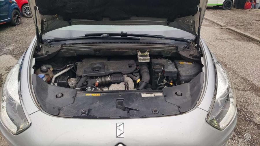 Grey Citroen DS5 2014 in Klaipeda, with an engine capacity of 1.56 L and mileage of 260 thousand km for 5590 €, photo 23 on AUTOMOTO.COM.LV