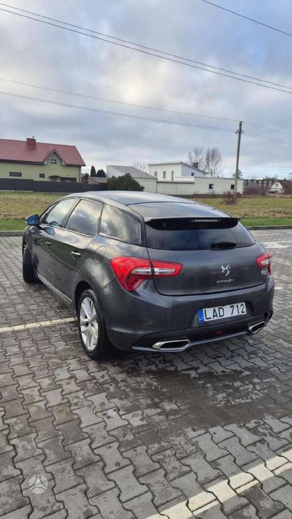 Pelēks Citroen DS5 2015 Tauragė, ar dzinēja tilpumu 2.00 L un nobraukumu 270 tūkst. km par 6100 €, foto 2 vietnē AUTOMOTO.COM.LV