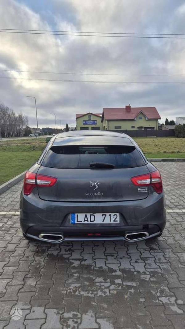 Pelēks Citroen DS5 2015 Tauragė, ar dzinēja tilpumu 2.00 L un nobraukumu 270 tūkst. km par 6100 €, foto 3 vietnē AUTOMOTO.COM.LV