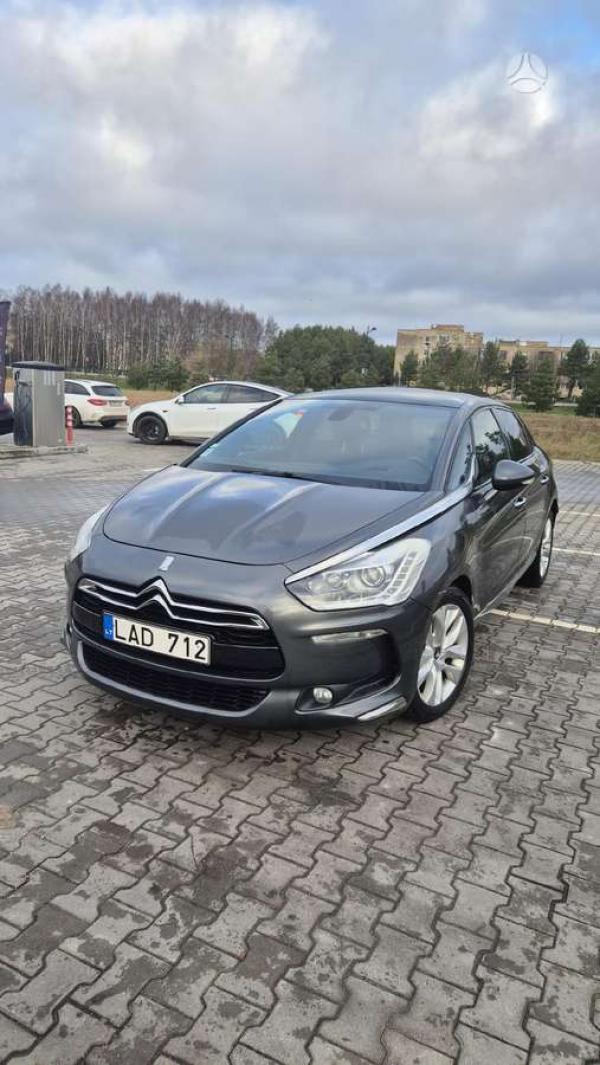 Pelēks Citroen DS5 2015 Tauragė, ar dzinēja tilpumu 2.00 L un nobraukumu 270 tūkst. km par 6100 €, foto 9 vietnē AUTOMOTO.COM.LV