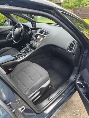 Pelēks Citroen DS5 2015 Šauļi, ar dzinēja tilpumu 1.60 L un nobraukumu 216 tūkst. km par 5800 €, foto 30 vietnē AUTOMOTO.COM.LV