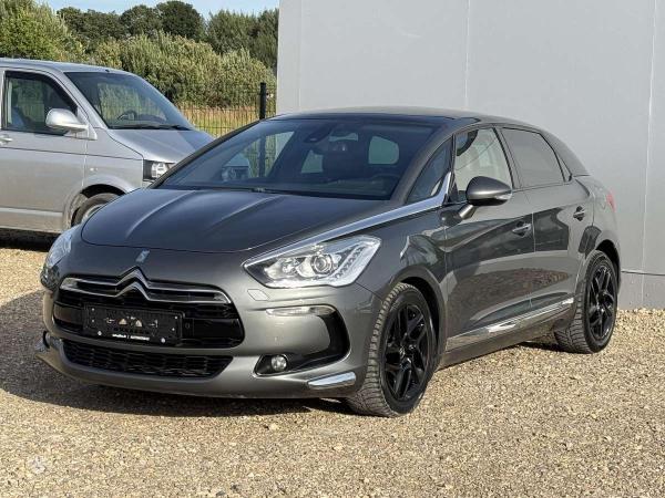 Pelēks Citroen DS5 2015 Šauļi, ar dzinēja tilpumu 1.60 L un nobraukumu 152 tūkst. km par 6600 €, foto 1 vietnē AUTOMOTO.COM.LV