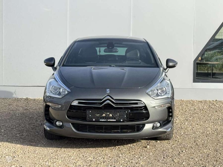 Grey Citroen DS5 2015 in Siauliai, with an engine capacity of 1.60 L and mileage of 152 thousand km for 6600 €, photo 3 on AUTOMOTO.COM.LV