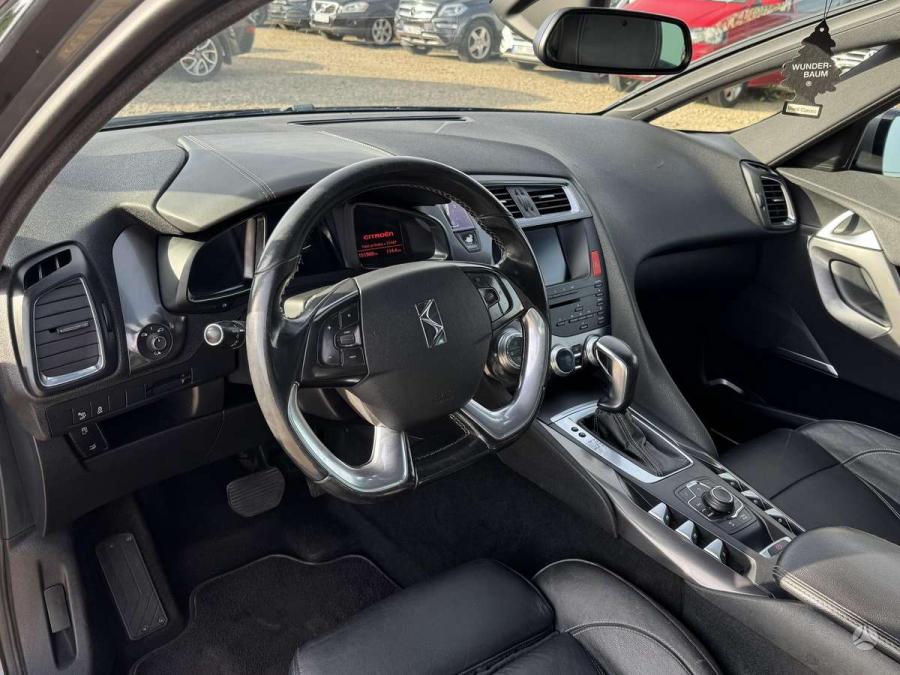 Grey Citroen DS5 2015 in Siauliai, with an engine capacity of 1.60 L and mileage of 152 thousand km for 6600 €, photo 9 on AUTOMOTO.COM.LV