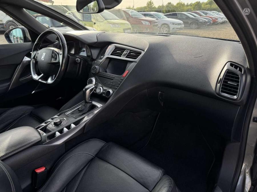 Grey Citroen DS5 2015 in Siauliai, with an engine capacity of 1.60 L and mileage of 152 thousand km for 6600 €, photo 12 on AUTOMOTO.COM.LV