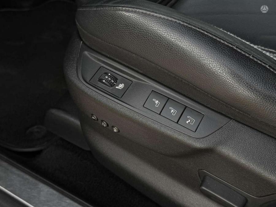 Grey Citroen DS5 2015 in Siauliai, with an engine capacity of 1.60 L and mileage of 152 thousand km for 6600 €, photo 17 on AUTOMOTO.COM.LV