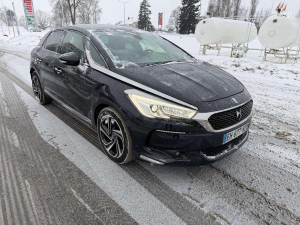 Pelēks Citroen DS5 2016 Tauragė, ar dzinēja tilpumu 1.60 L un nobraukumu 118 tūkst. km par 7500 €, foto 2 vietnē AUTOMOTO.COM.LV