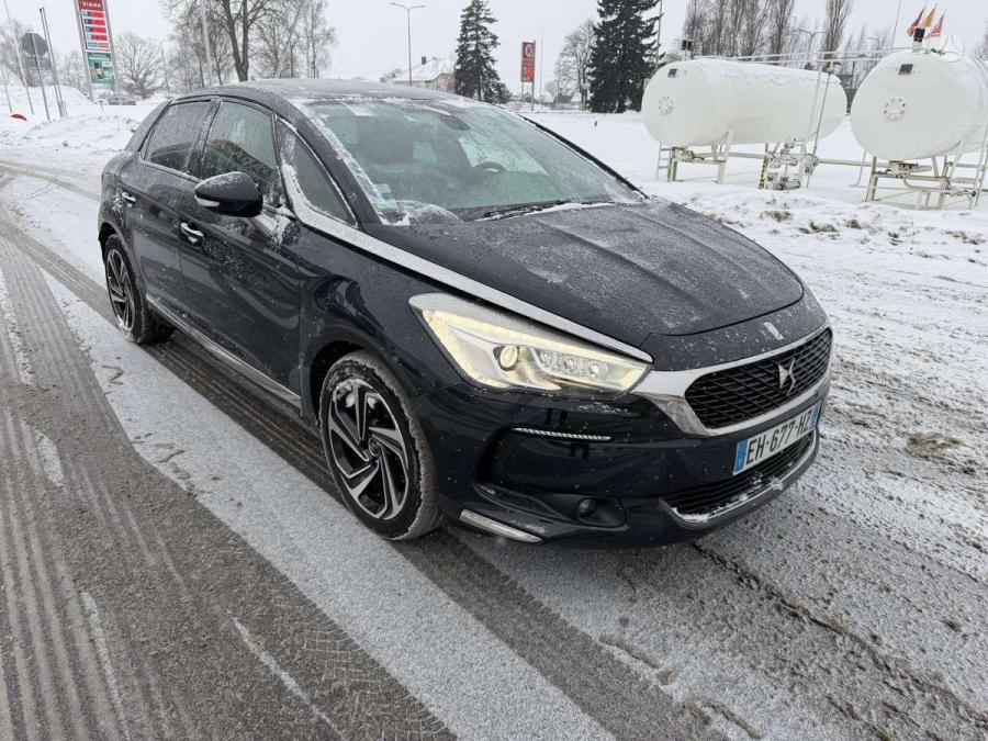 Pelēks Citroen DS5 2016 Tauragė, ar dzinēja tilpumu 1.60 L un nobraukumu 118 tūkst. km par 7500 €, foto 2 vietnē AUTOMOTO.COM.LV