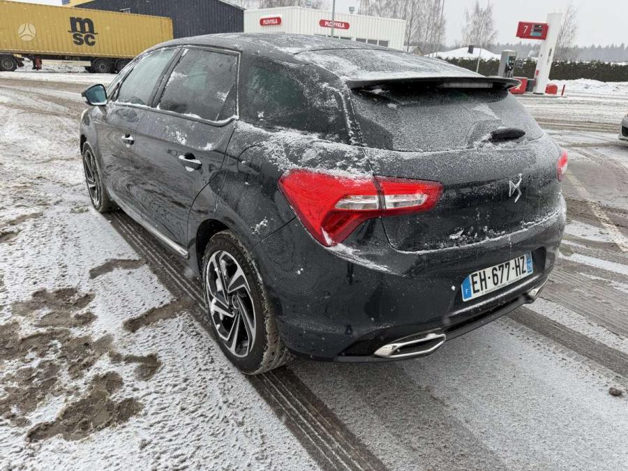 Pelēks Citroen DS5 2016 Tauragė, ar dzinēja tilpumu 1.60 L un nobraukumu 118 tūkst. km par 7500 €, foto 3 vietnē AUTOMOTO.COM.LV