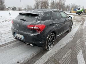Pelēks Citroen DS5 2016 Tauragė, ar dzinēja tilpumu 1.60 L un nobraukumu 118 tūkst. km par 7500 €, foto 4 vietnē AUTOMOTO.COM.LV