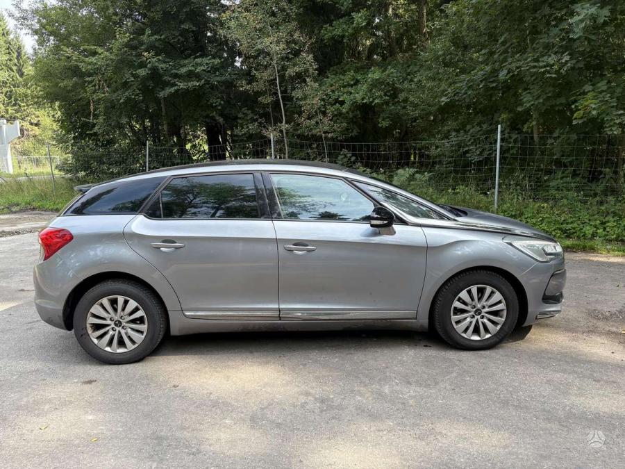 Pelēks Citroen DS5 2016 Tauragė, ar dzinēja tilpumu 1.56 L un nobraukumu 197 tūkst. km par 5500 €, foto 3 vietnē AUTOMOTO.COM.LV