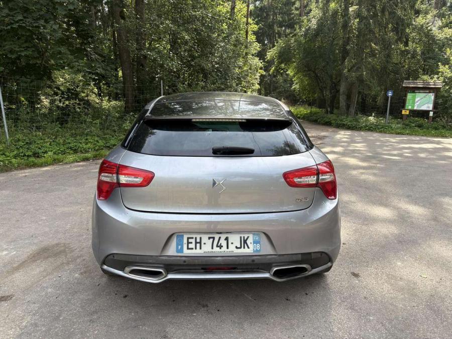 Pelēks Citroen DS5 2016 Tauragė, ar dzinēja tilpumu 1.56 L un nobraukumu 197 tūkst. km par 5500 €, foto 5 vietnē AUTOMOTO.COM.LV
