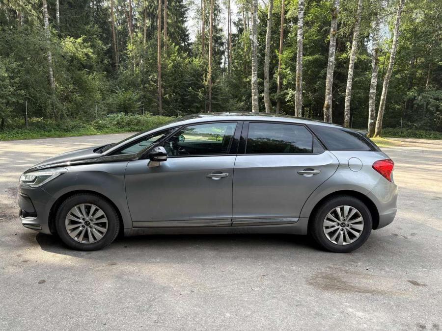 Pelēks Citroen DS5 2016 Tauragė, ar dzinēja tilpumu 1.56 L un nobraukumu 197 tūkst. km par 5500 €, foto 7 vietnē AUTOMOTO.COM.LV