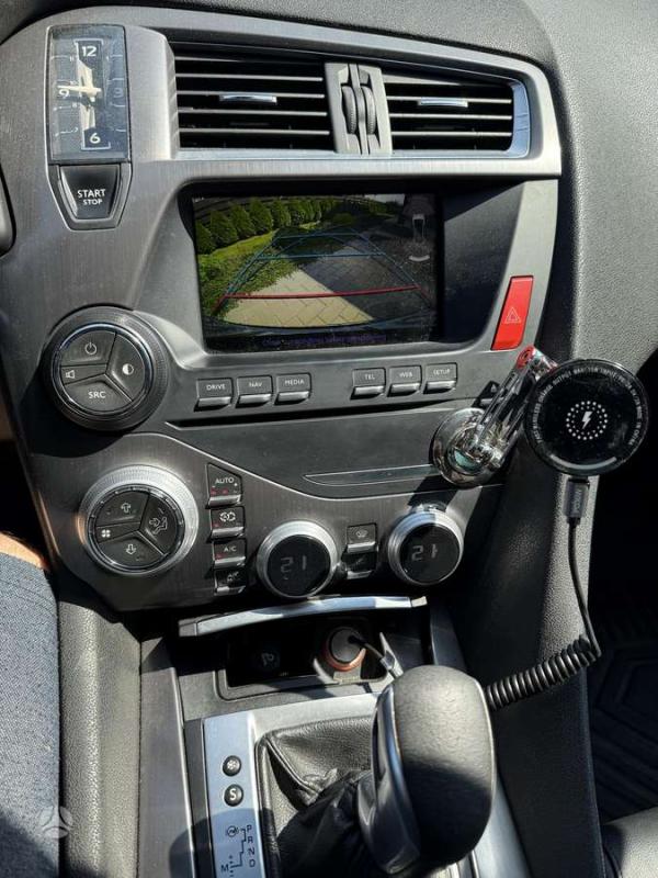 Pelēks Citroen DS5 2017 Varėna, ar dzinēja tilpumu 2.00 L un nobraukumu 172 tūkst. km par 8300 €, foto 3 vietnē AUTOMOTO.COM.LV