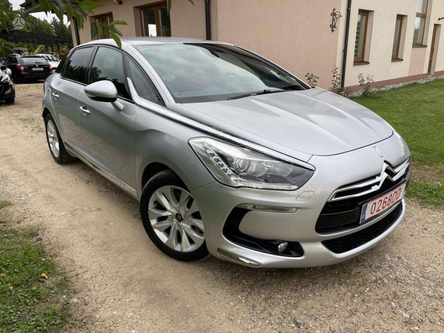 Grey Citroen DS5 2012 in Sakiai, with an engine capacity of 2.00 L and mileage of 288 thousand km for 4499 €, photo 1 on AUTOMOTO.COM.LV