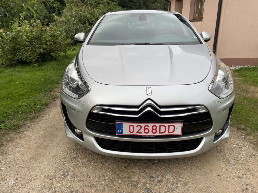 Grey Citroen DS5 2012 in Sakiai, with an engine capacity of 2.00 L and mileage of 288 thousand km for 4499 €, photo 4 on AUTOMOTO.COM.LV