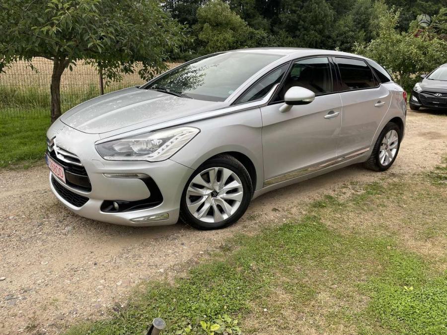 Grey Citroen DS5 2012 in Sakiai, with an engine capacity of 2.00 L and mileage of 288 thousand km for 4499 €, photo 7 on AUTOMOTO.COM.LV