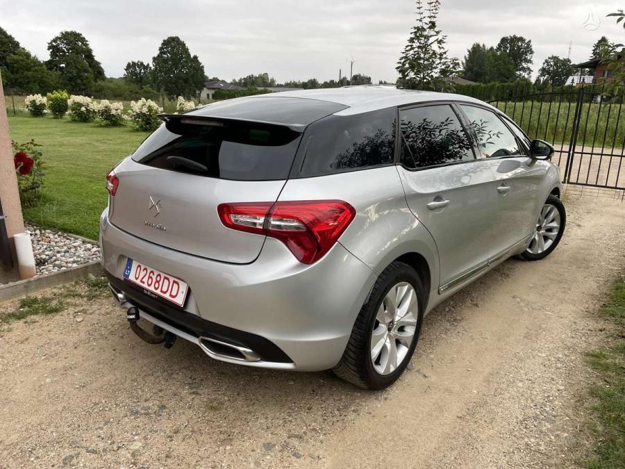 Grey Citroen DS5 2012 in Sakiai, with an engine capacity of 2.00 L and mileage of 288 thousand km for 4499 €, photo 8 on AUTOMOTO.COM.LV