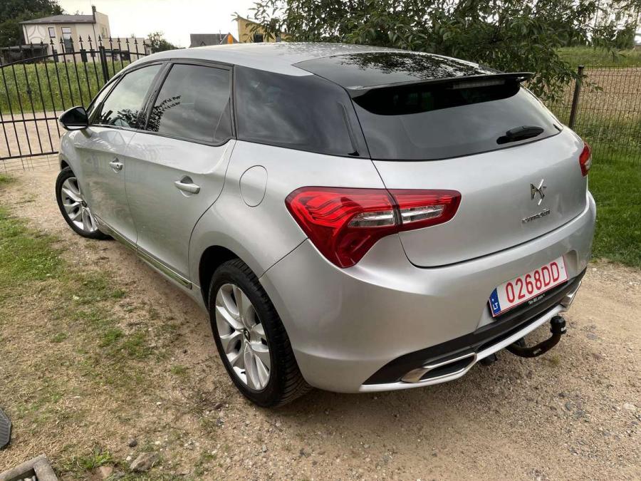Grey Citroen DS5 2012 in Sakiai, with an engine capacity of 2.00 L and mileage of 288 thousand km for 4499 €, photo 9 on AUTOMOTO.COM.LV