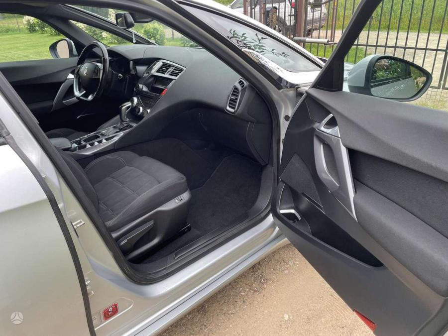 Grey Citroen DS5 2012 in Sakiai, with an engine capacity of 2.00 L and mileage of 288 thousand km for 4499 €, photo 11 on AUTOMOTO.COM.LV
