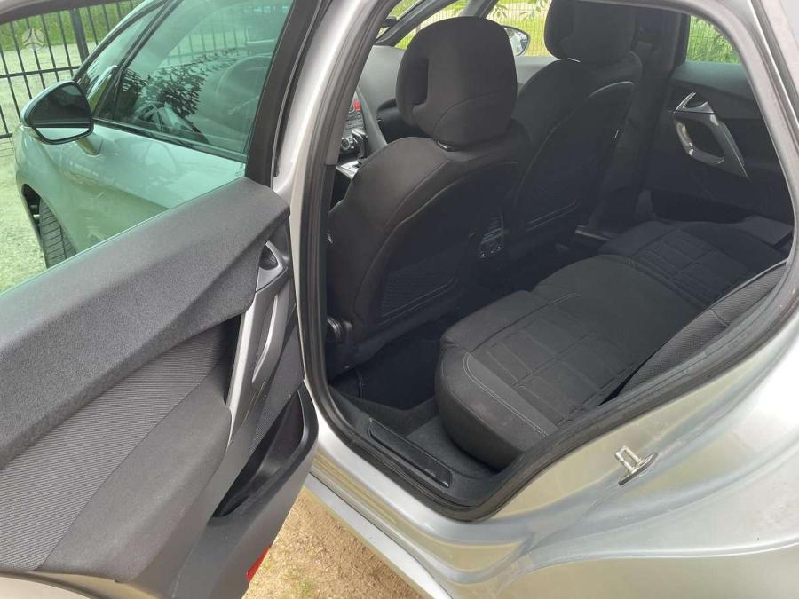 Grey Citroen DS5 2012 in Sakiai, with an engine capacity of 2.00 L and mileage of 288 thousand km for 4499 €, photo 12 on AUTOMOTO.COM.LV