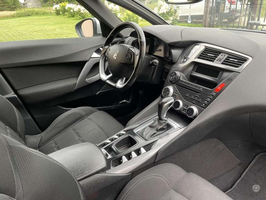 Grey Citroen DS5 2012 in Sakiai, with an engine capacity of 2.00 L and mileage of 288 thousand km for 4499 €, photo 16 on AUTOMOTO.COM.LV