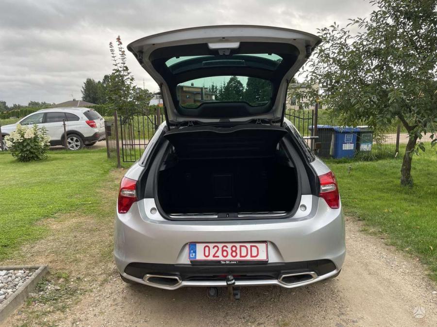 Grey Citroen DS5 2012 in Sakiai, with an engine capacity of 2.00 L and mileage of 288 thousand km for 4499 €, photo 17 on AUTOMOTO.COM.LV