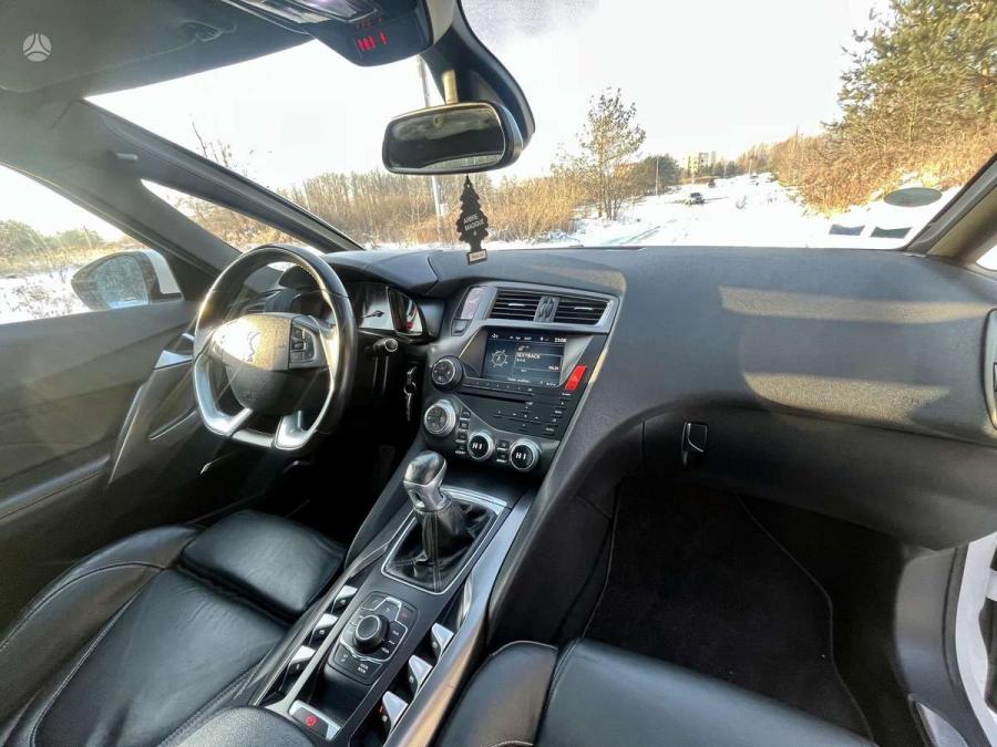 Citroen DS5 2012 in Taurage, with an engine capacity of 2.00 L and mileage of 320 thousand km for 5499 €, photo 12 on AUTOMOTO.COM.LV
