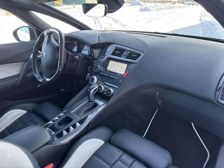 Citroen DS5 2017 in Taurage, with an engine capacity of 2.00 L and mileage of 218 thousand km for 7700 €, photo 11 on AUTOMOTO.COM.LV
