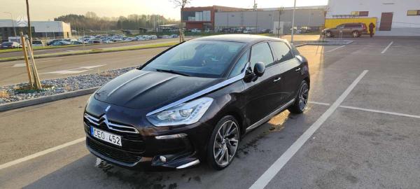 Violet Citroen DS5 2015 in Kaunas, with an engine capacity of 2.00 L and mileage of 304 thousand km for 6500 €, photo 1 on AUTOMOTO.COM.LV