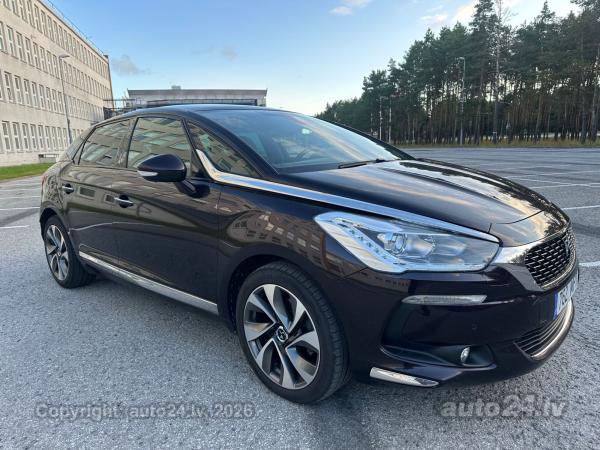 Violets Citroen DS5 2016 Tallina, ar dzinēja tilpumu 1.60 L un nobraukumu 190 tūkst. km par 6500 €, foto 2 vietnē AUTOMOTO.COM.LV