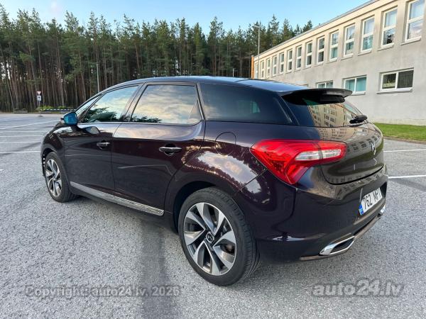 Violets Citroen DS5 2016 Tallina, ar dzinēja tilpumu 1.60 L un nobraukumu 190 tūkst. km par 6500 €, foto 4 vietnē AUTOMOTO.COM.LV