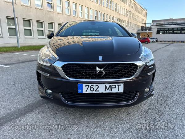 Violets Citroen DS5 2016 Tallina, ar dzinēja tilpumu 1.60 L un nobraukumu 190 tūkst. km par 6500 €, foto 5 vietnē AUTOMOTO.COM.LV