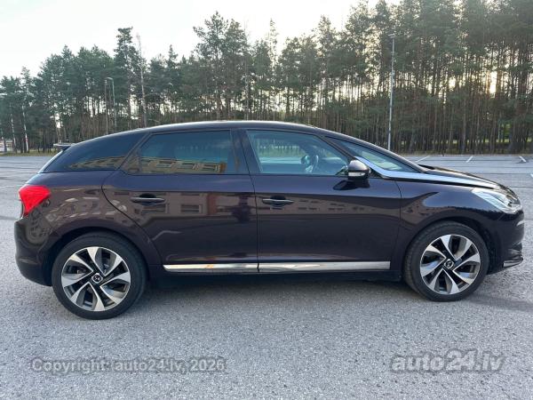 Violets Citroen DS5 2016 Tallina, ar dzinēja tilpumu 1.60 L un nobraukumu 190 tūkst. km par 6500 €, foto 6 vietnē AUTOMOTO.COM.LV