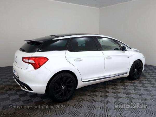White Citroen DS5 2012 in Tallinn, with an engine capacity of 2.00 L and mileage of 153 thousand km for 6999 €, photo 3 on AUTOMOTO.COM.LV