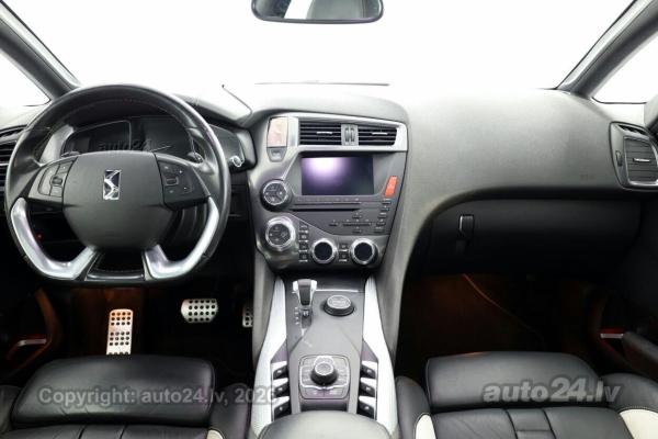 White Citroen DS5 2012 in Tallinn, with an engine capacity of 2.00 L and mileage of 153 thousand km for 6999 €, photo 5 on AUTOMOTO.COM.LV