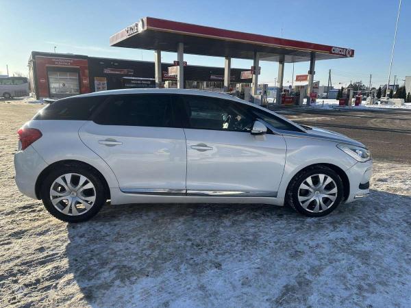 Balts Citroen DS5 2012 Jonava, ar dzinēja tilpumu 2.00 L un nobraukumu 337 tūkst. km par 4350 €, foto 4 vietnē AUTOMOTO.COM.LV
