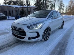 White Citroen DS5 2012 in Vilnius, with an engine capacity of 2.00 L and mileage of 226 thousand km for 4200 €, photo  on AUTOMOTO.COM.LV