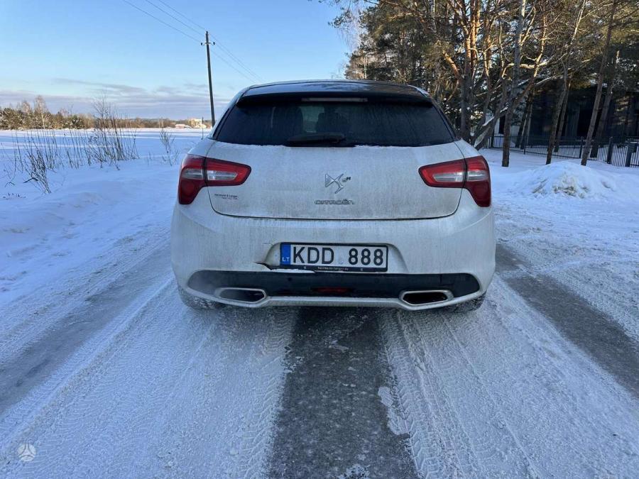 White Citroen DS5 2012 in Vilnius, with an engine capacity of 2.00 L and mileage of 226 thousand km for 4200 €, photo 5 on AUTOMOTO.COM.LV