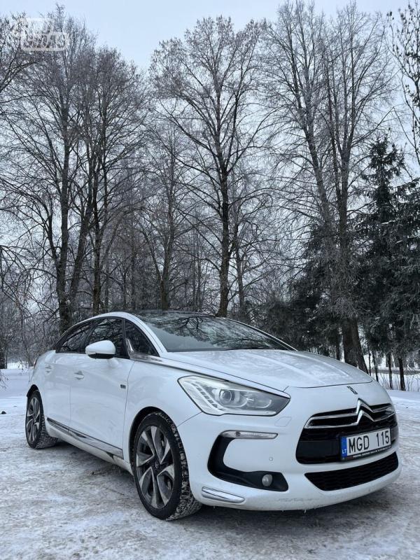 Balts Citroen DS5 2012 Mažeikiai, ar dzinēja tilpumu 2.00 L un nobraukumu 227 tūkst. km par 6400 €, foto 1 vietnē AUTOMOTO.COM.LV