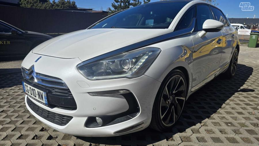 Balts Citroen DS5 2012 Kauņa, ar dzinēja tilpumu 2.00 L un nobraukumu 233 tūkst. km par 6600 €, foto 1 vietnē AUTOMOTO.COM.LV