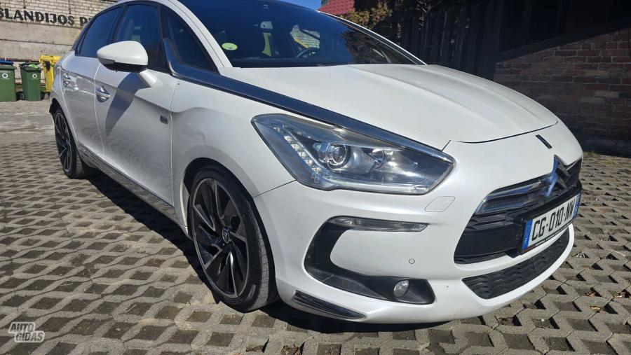 Balts Citroen DS5 2012 Kauņa, ar dzinēja tilpumu 2.00 L un nobraukumu 233 tūkst. km par 6600 €, foto 4 vietnē AUTOMOTO.COM.LV