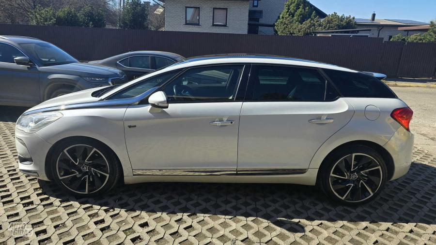 Balts Citroen DS5 2012 Kauņa, ar dzinēja tilpumu 2.00 L un nobraukumu 233 tūkst. km par 6600 €, foto 13 vietnē AUTOMOTO.COM.LV
